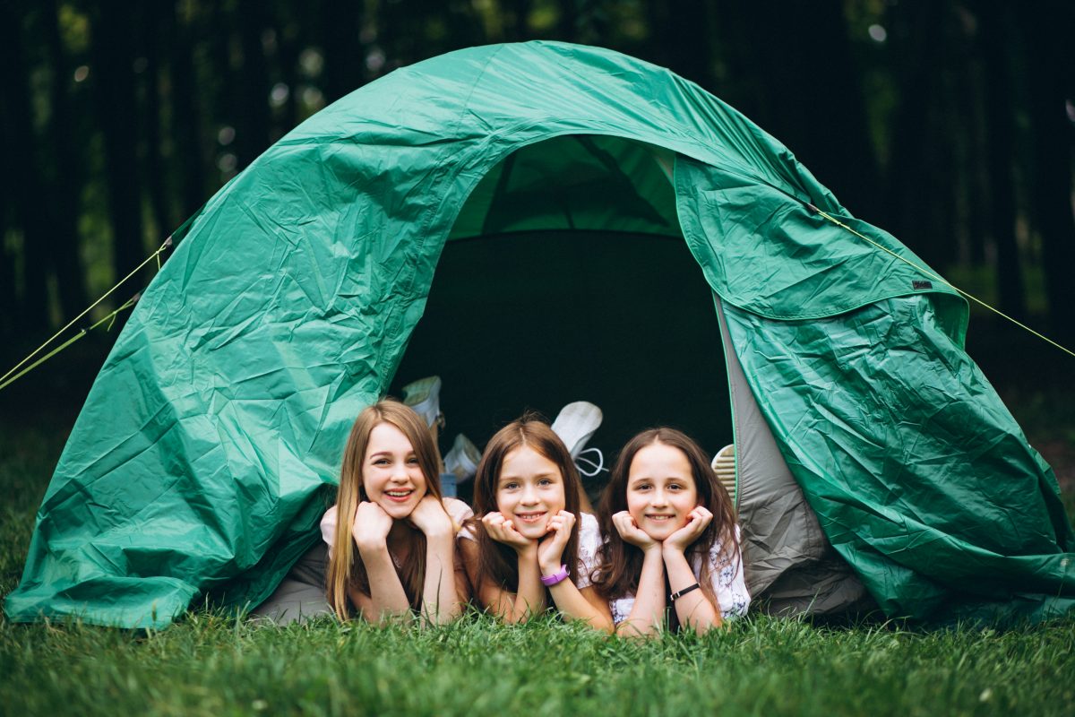 Group of girls camping in forest - Blog
